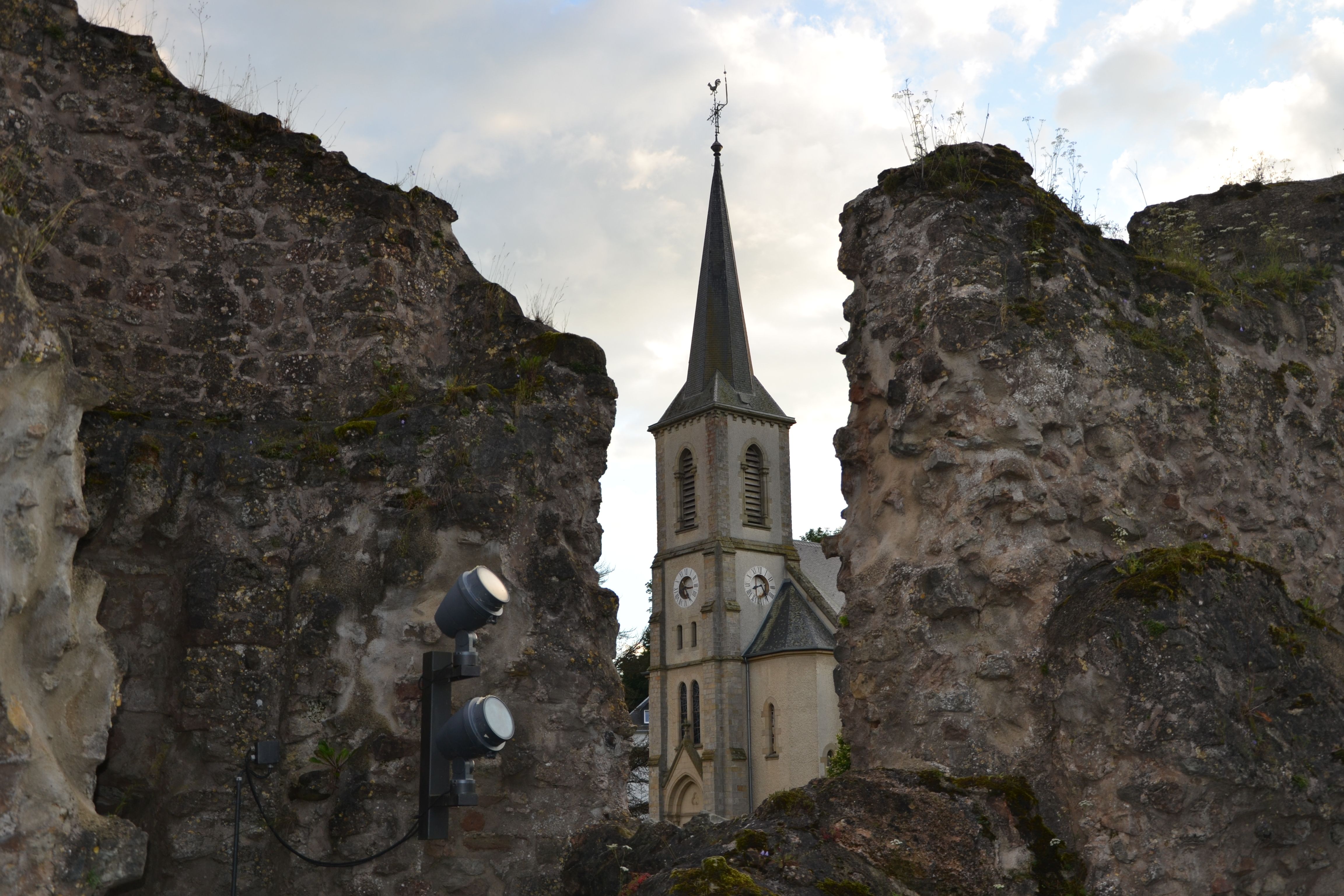 St.-Peter-Kirche Useldange - Visit Luxembourg
