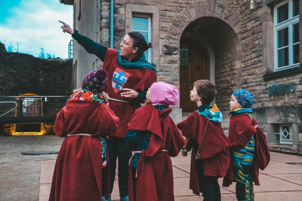 Guided tour for families with children through Useldange Castle 28.07 ...